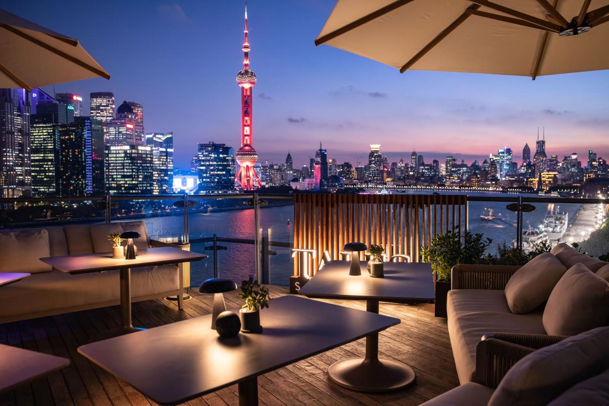 BANYAN TREE SHANGHAI ON THE BUND - TALES ROOFTOP BAR BOASTS A JAW ...